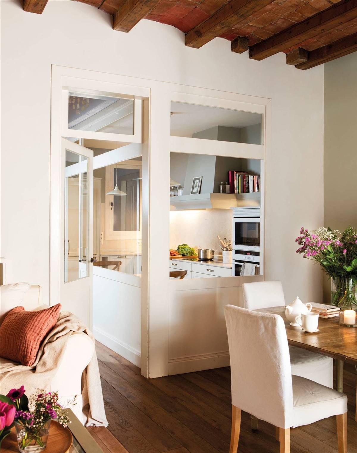 Cocinas mini: 8 propuestas con soluciones que multiplican los metros