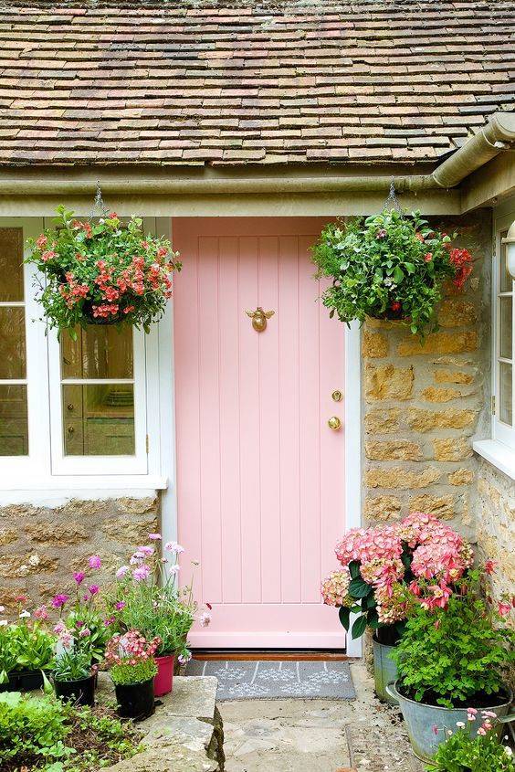 Los 30 colores más bonitos para pintar la puerta de la entrada