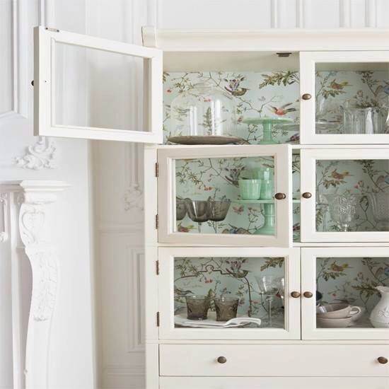 30 vitrinas decoradas con papel pintado que triunfan