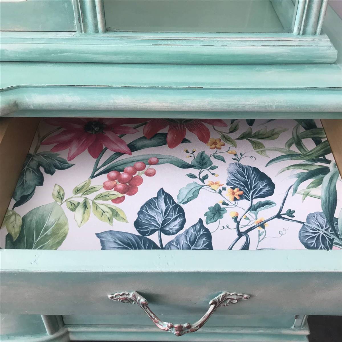 30 vitrinas decoradas con papel pintado que triunfan