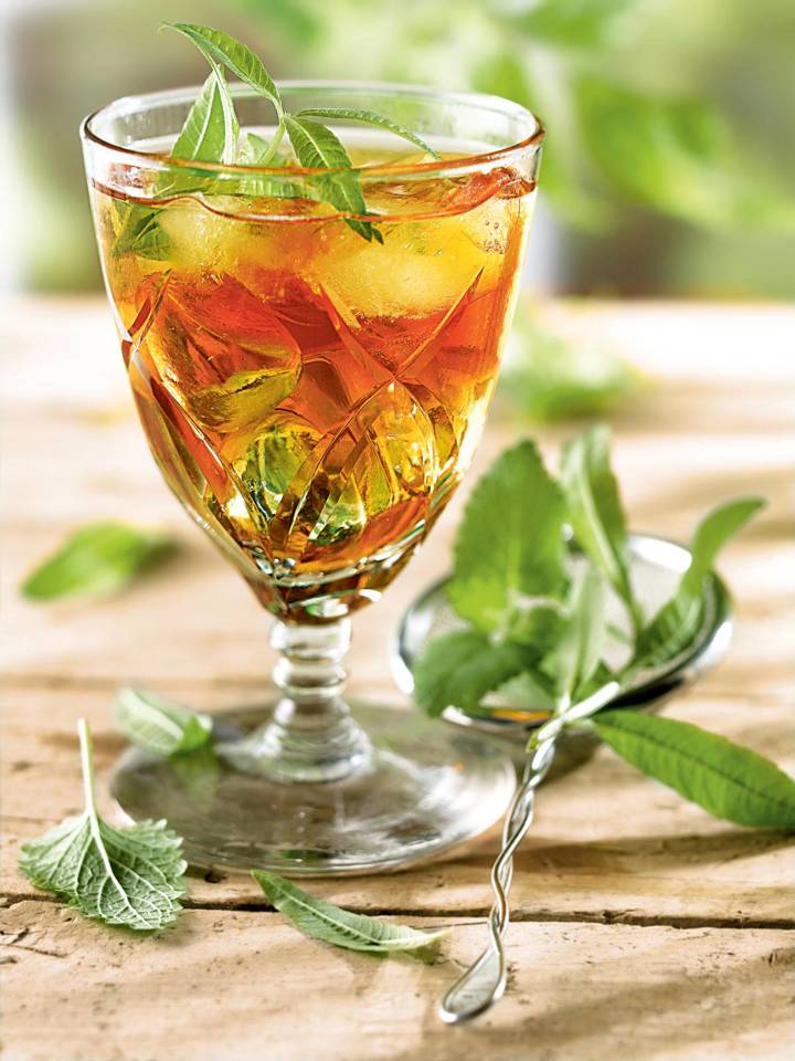 Recetas de infusiones y tés fríos para combatir el calor