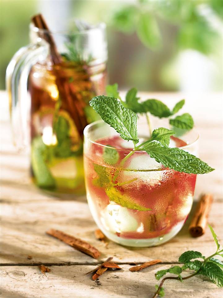 Recetas de infusiones y tés fríos para combatir el calor