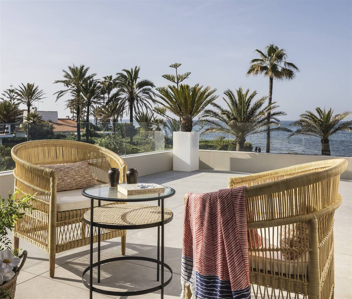 La impresionante casa de lujo con espacios abiertos y decoración cálida ...