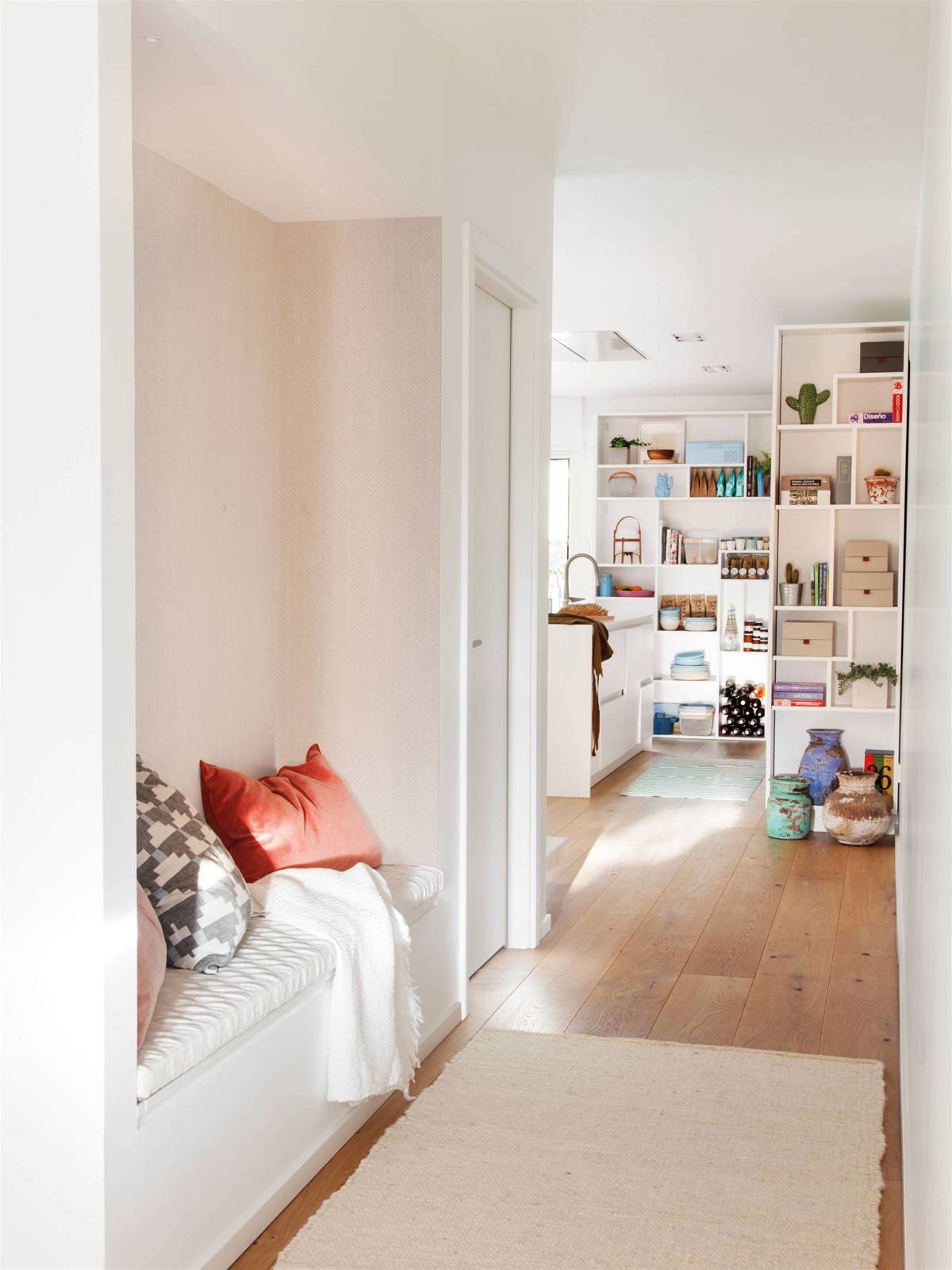 Zócalos para el pasillo o cómo terminar la pared con estilo