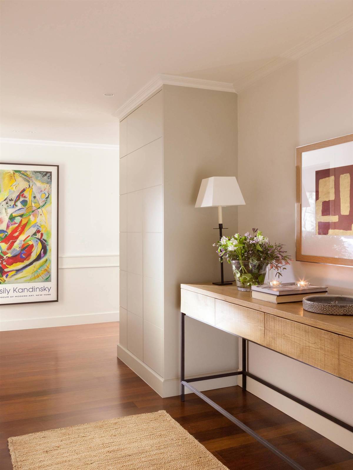 Zócalos para el pasillo o cómo terminar la pared con estilo