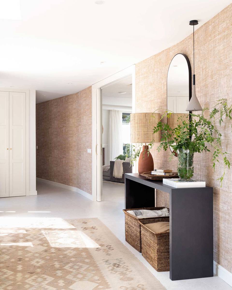 Zócalos para el pasillo o cómo terminar la pared con estilo