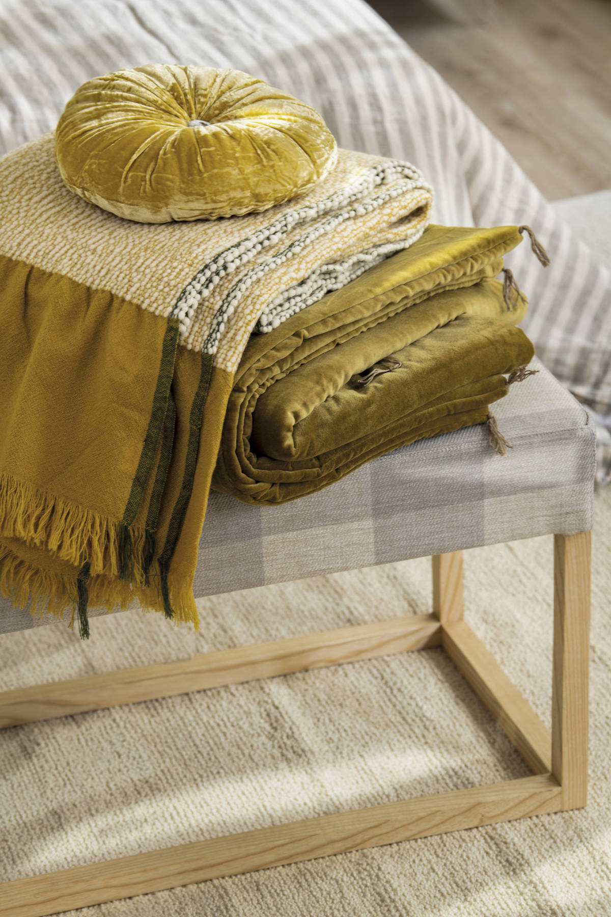 Cambio de look en el dormitorio: te damos dos versiones, dos colores ...