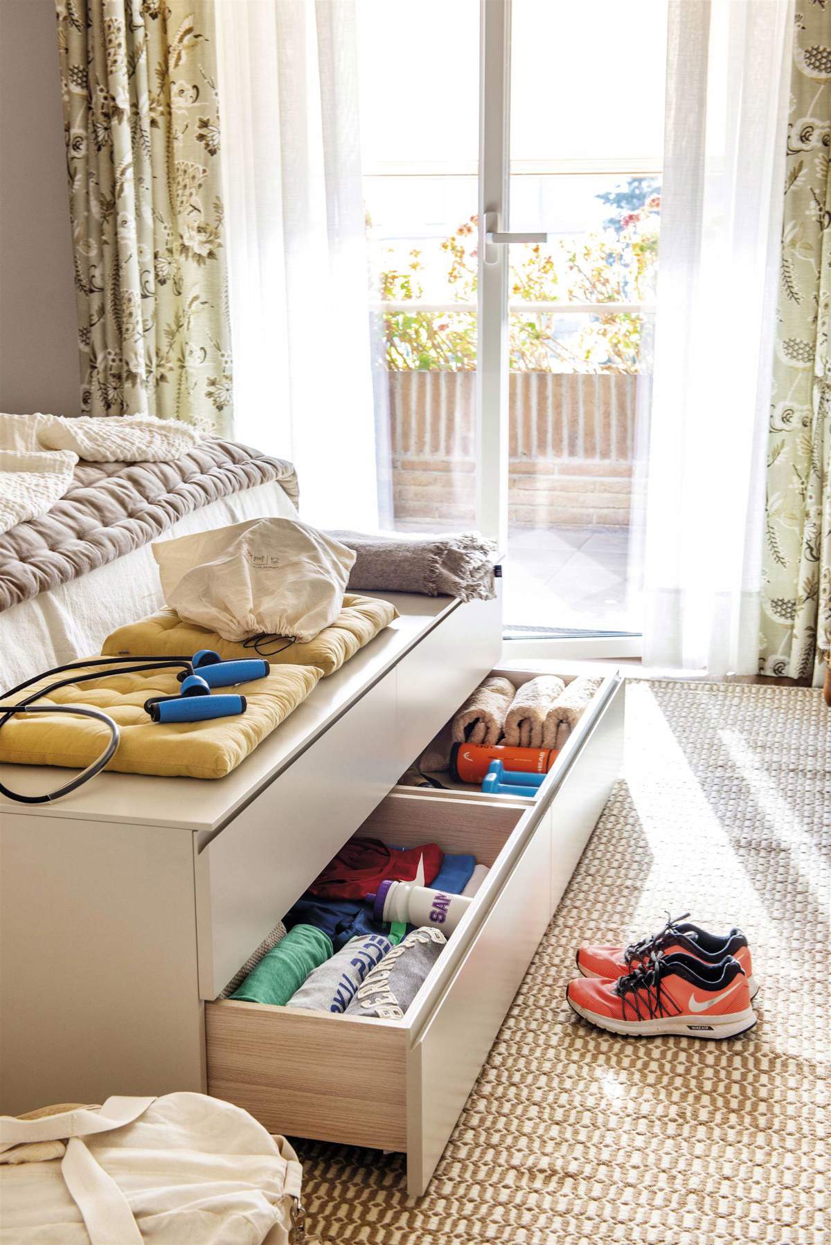 ¿Tu dormitorio tiene poco espacio para guardar? Apunta estas 21 ideas ...