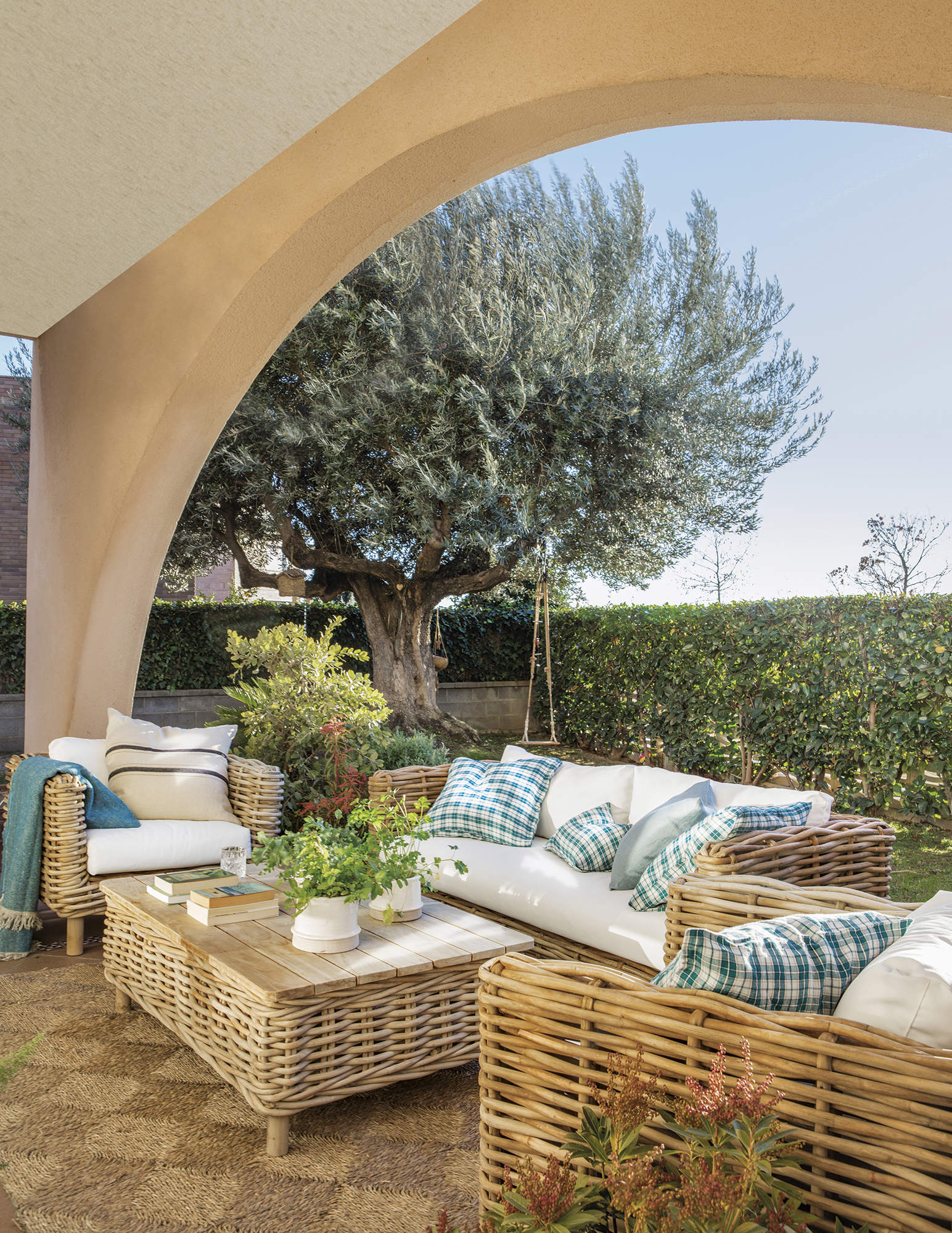 Una casa con colores, papel pintado y mucho estilo de la revista El ...