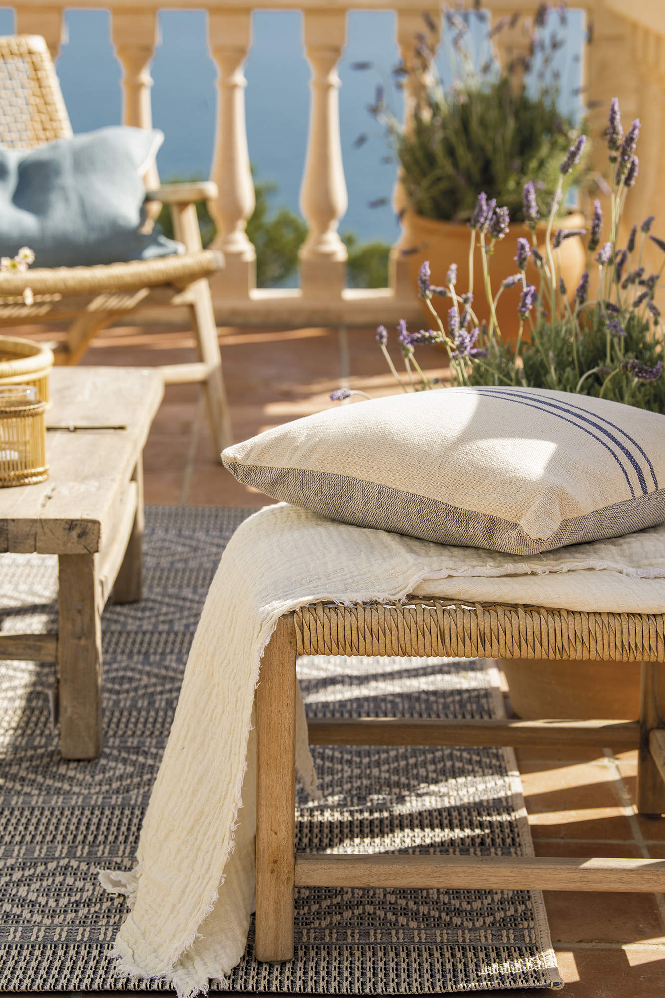 Una casa muy acogedora con encanto mediterráneo y vistas al mar donde ...