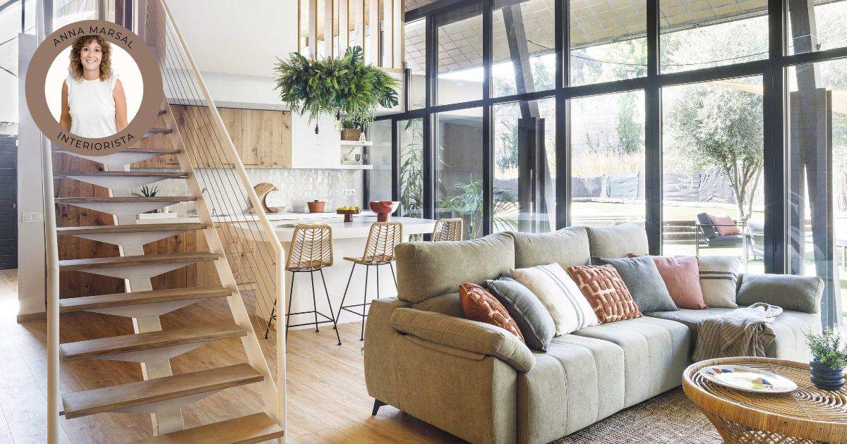 Una casa luminosa y moderna con cocina abierta que sorprende con su ...