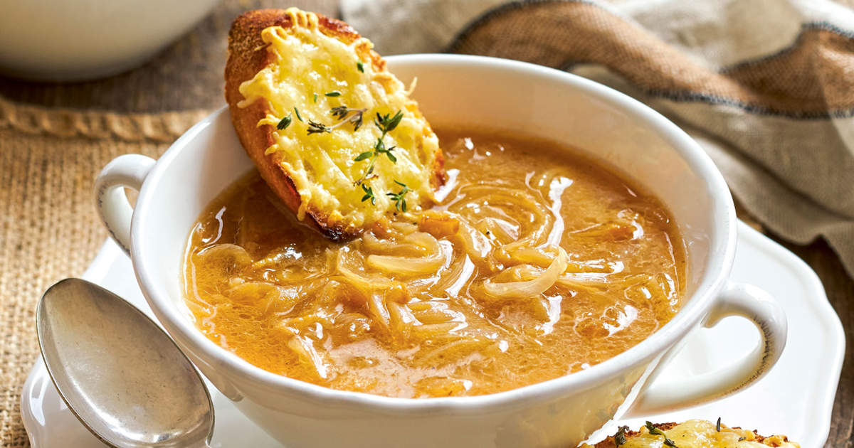 8 recetas de sopa de cebolla: distintas versiones de un plato sencillo, rápido y riquísimo