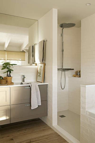 Guía para decorar el baño con baldas y estantes