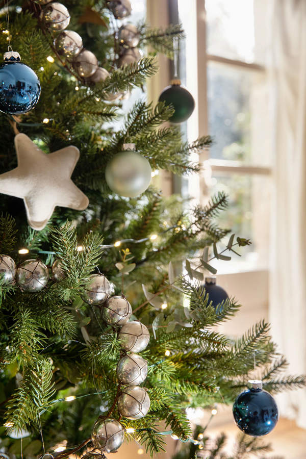 15 ideas fabulosas de revista para decorar el árbol de Navidad