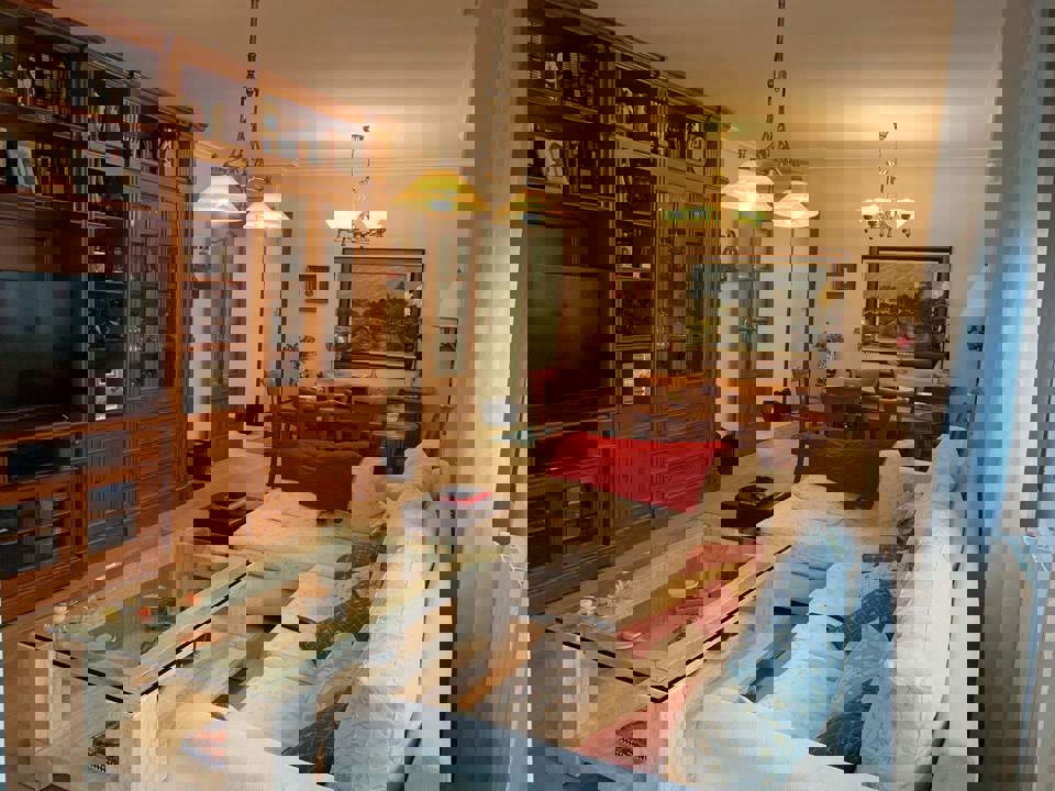 Antes y después: de casa desfasada a piso moderno y estiloso con ...