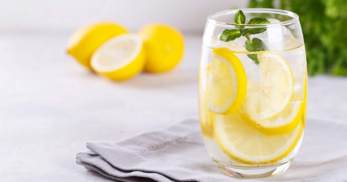 ¿Qué pasa si tomo agua con limón todos los días? Revelamos cómo y ...