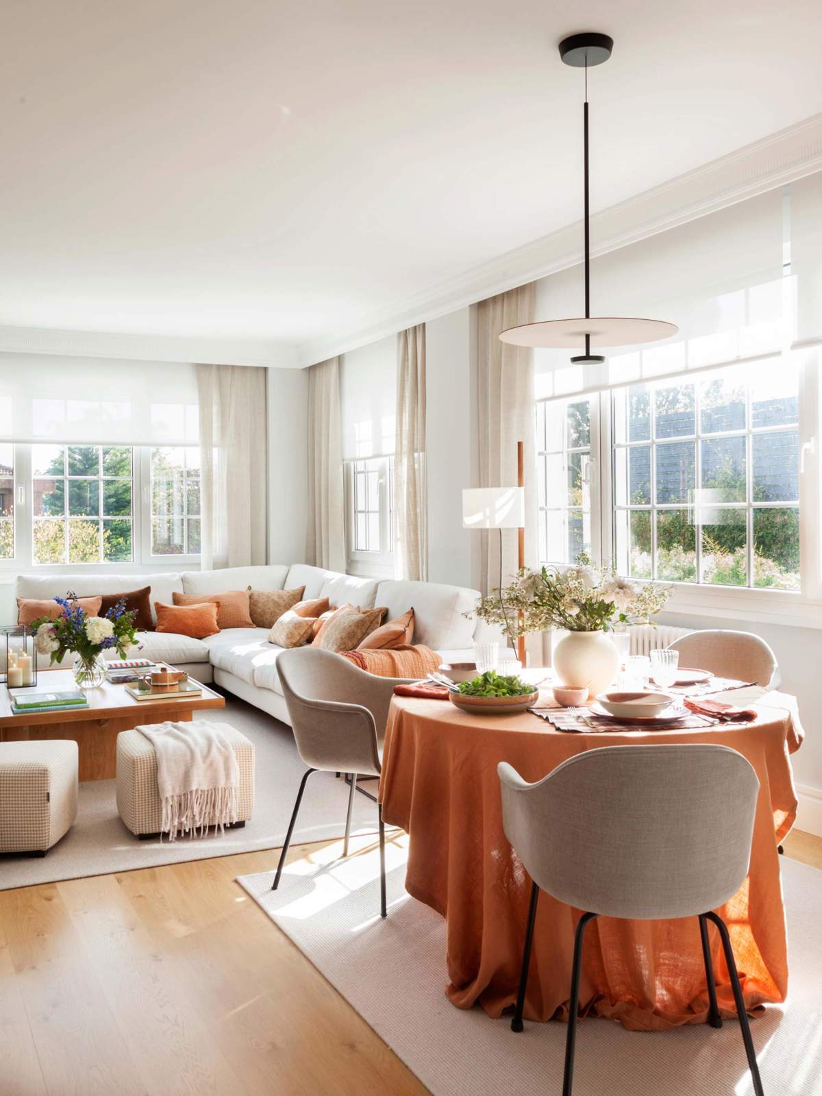 10 salones con un toque otoñal que inspirarán tu casa en 2025: cálidos, con personalidad y ...