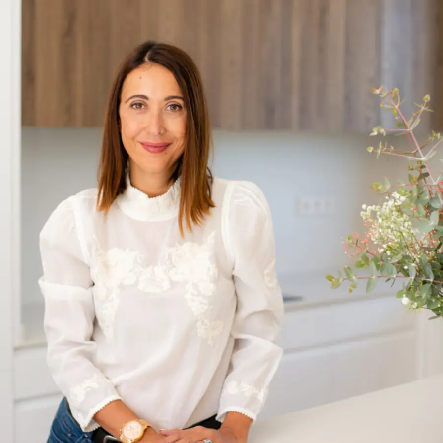 Laura Martínez, interiorista sobre cocinas blancas: "Luz, equilibrio y sencillez… así entendemos ...