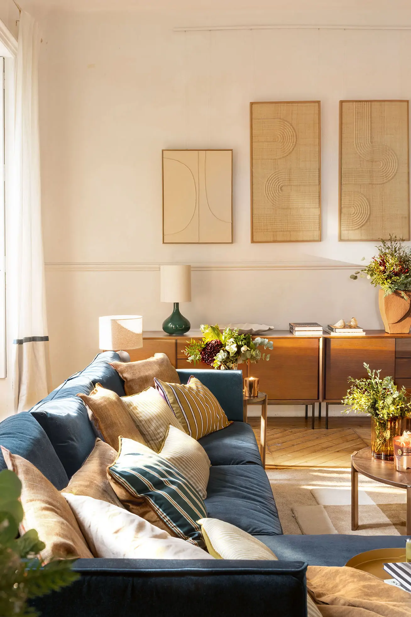 Un salón joven y lleno de color: así es el espacio más vibrante de La ...