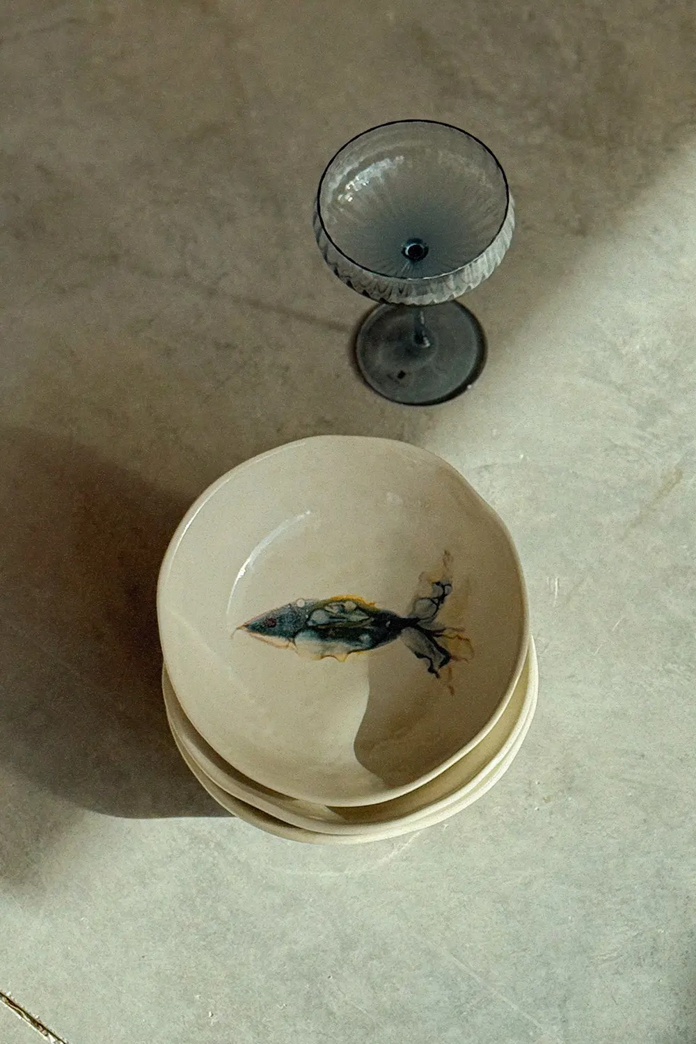 Más que vajillas: la cerámica pintada a mano que convierte cada comida ...