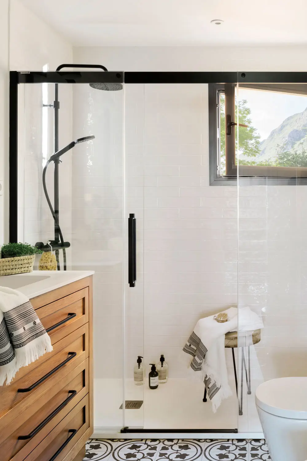 Baños modernos con ducha: 22 FOTOS e ideas de la revista El Mueble que ...